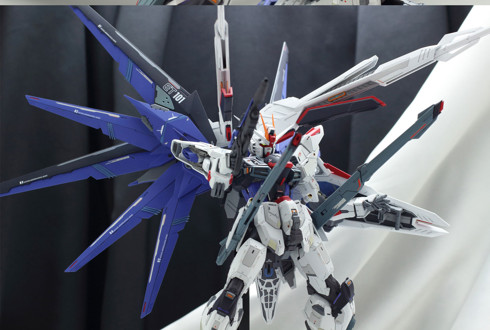 Custom Build: MG 1/100 Freedom Gundam Ver. 2.0 [Detailed]