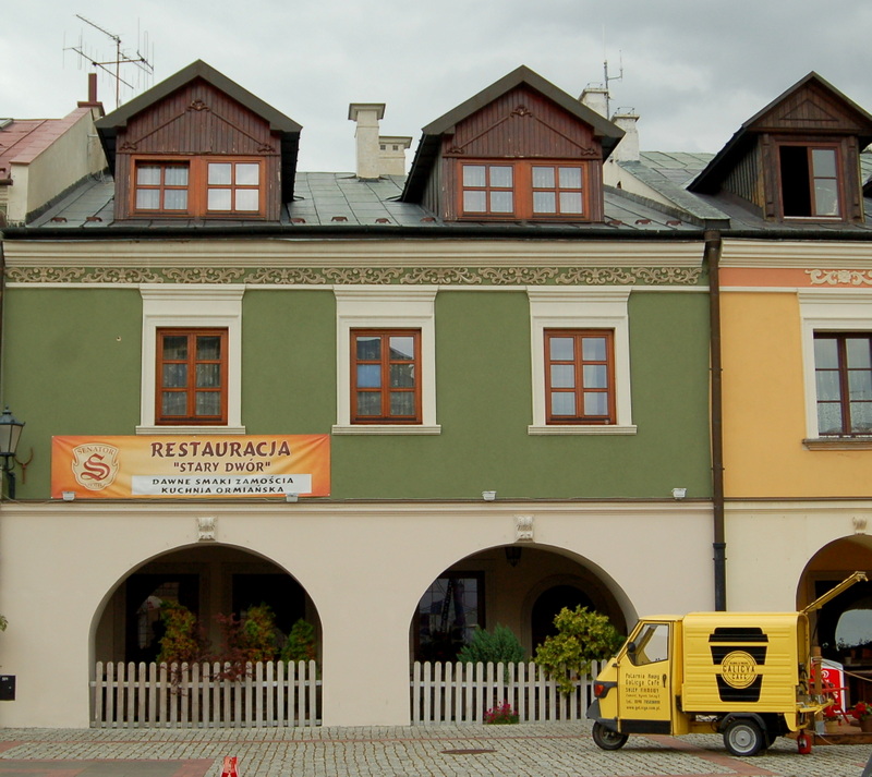 I tu i tam....Y aqui y alla: Grobowiec-piramida, ruina zamku i Perła ...