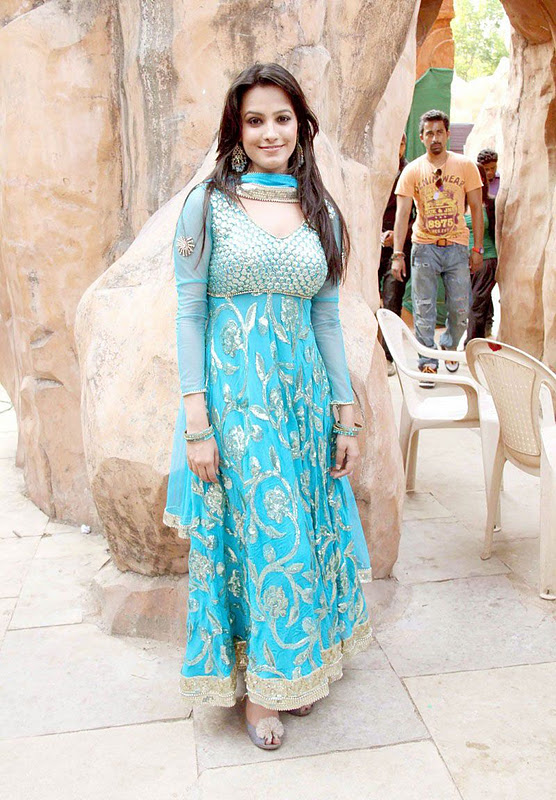 Anitha in Churidar Photo Gallery - andhraidle