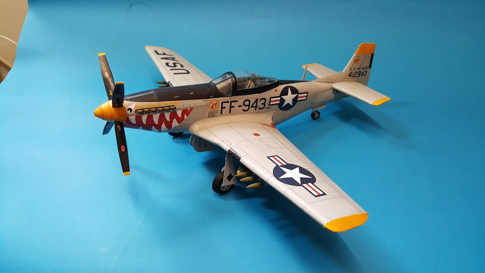 Paper and Card Models: P51 Mustang from Paper-Replika.com