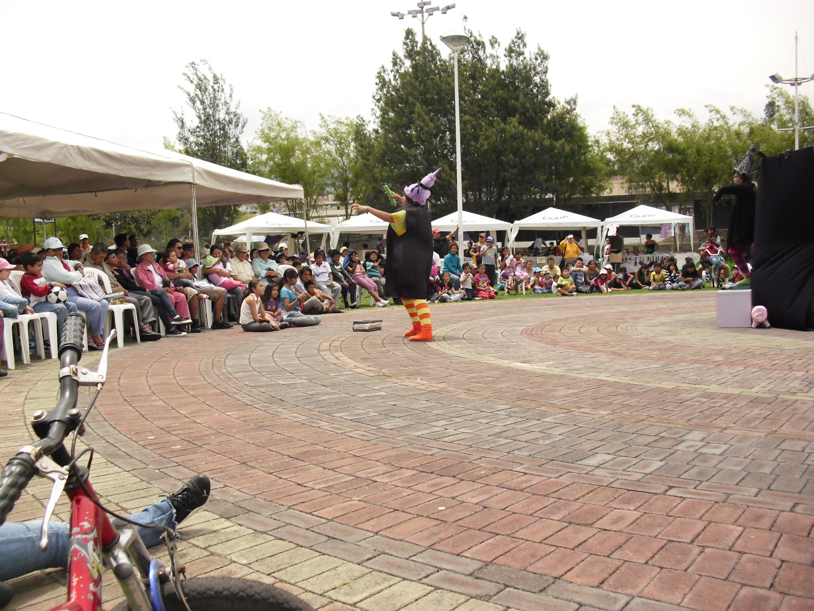 Corporación Quijotadas Ecuador: 15 ta Presentacion Parque la Moya