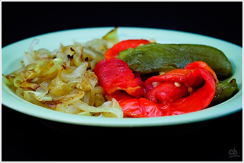 Recetas de familia: Cebollas Caramelizadas y Morrones Asados al Ajillo