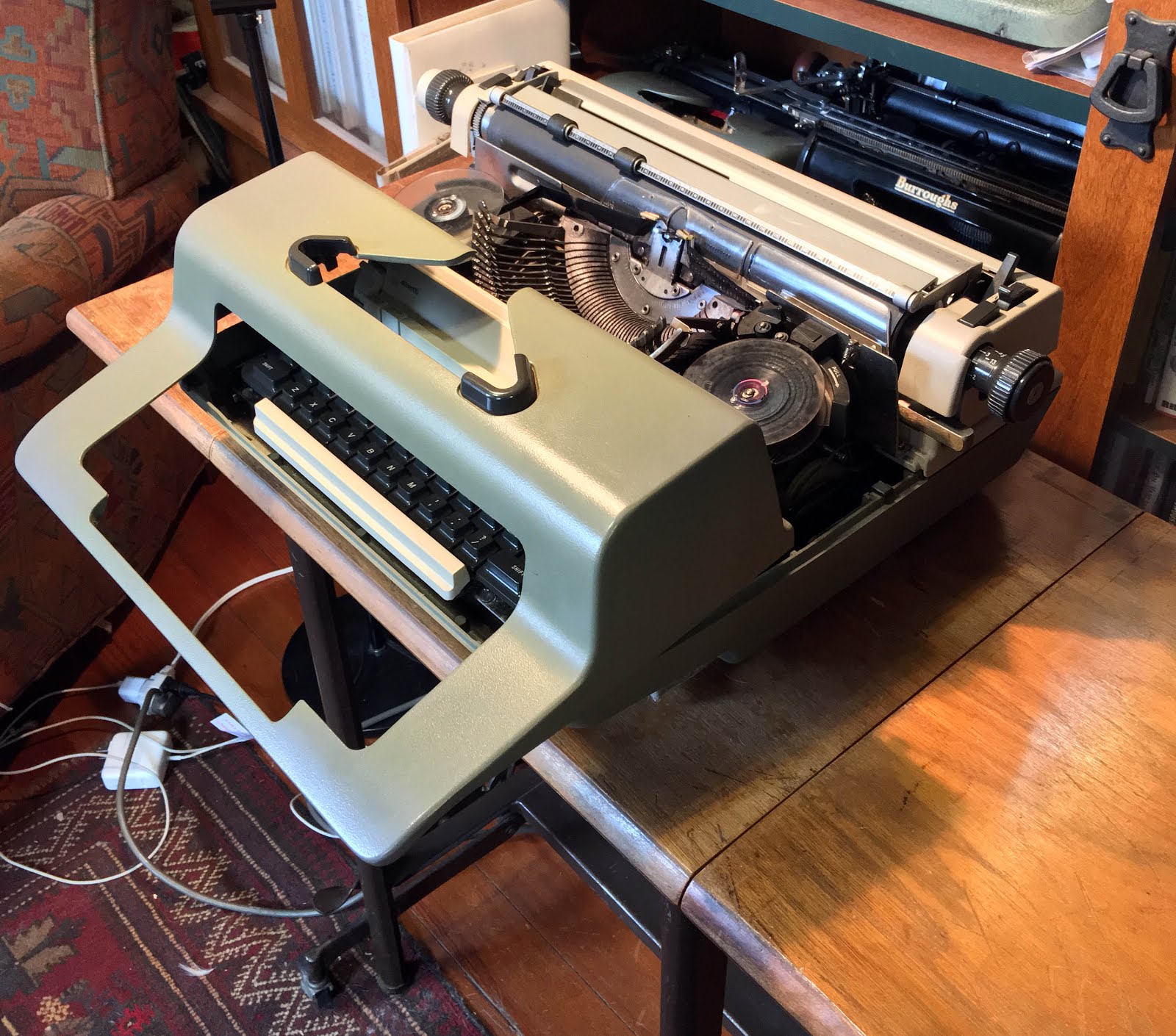 The Typewriter Revolution blog: The Olivetti Editor 2 electric typewriter