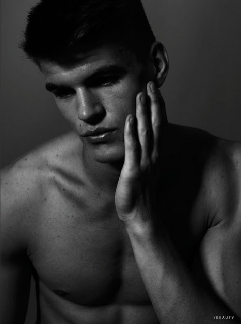 MALE CELEBRITIES: Male Model Matt Woodhouse shirtless hot Pictures