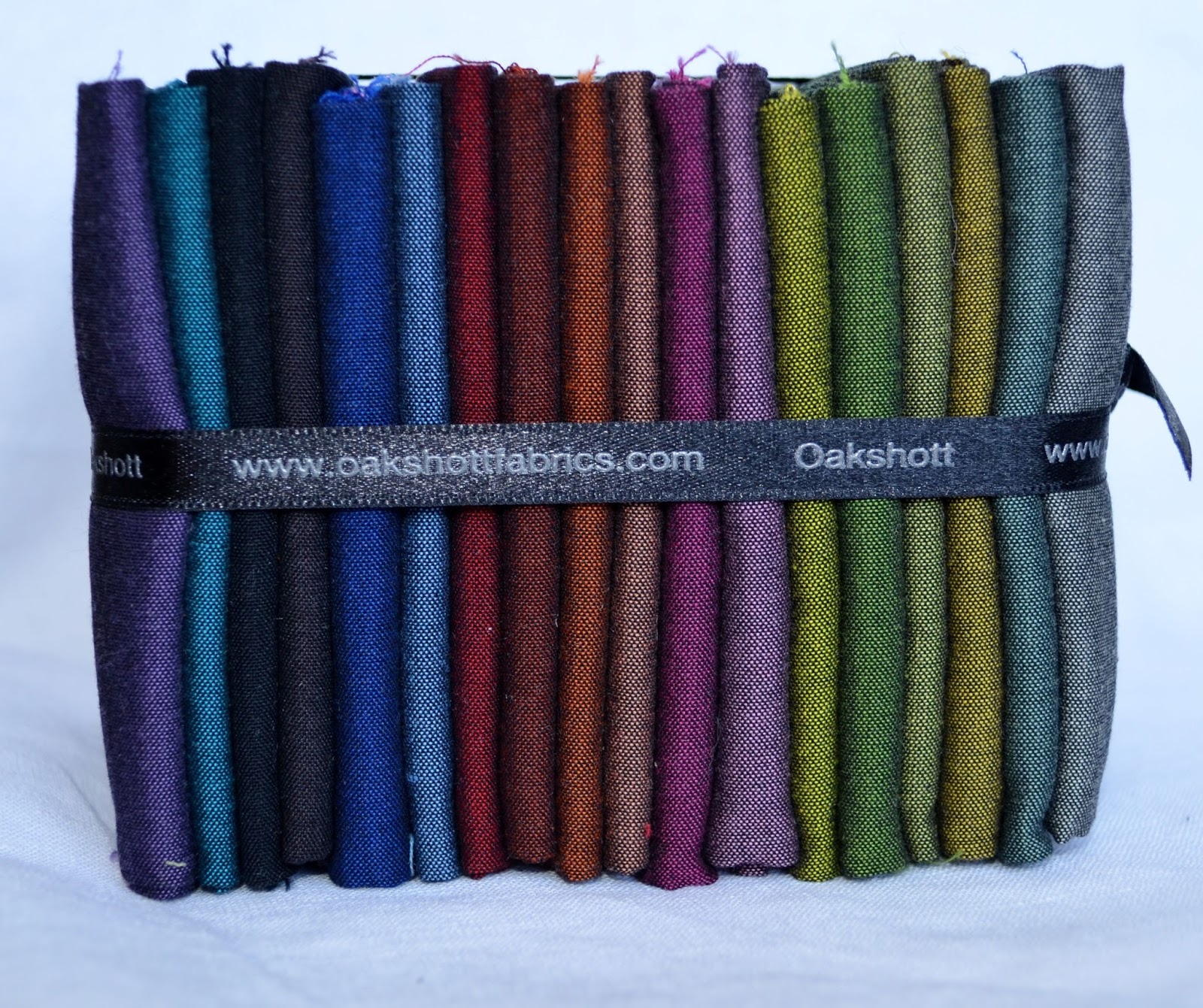 she can quilt: Featuring Oakshott Fabrics and a give away