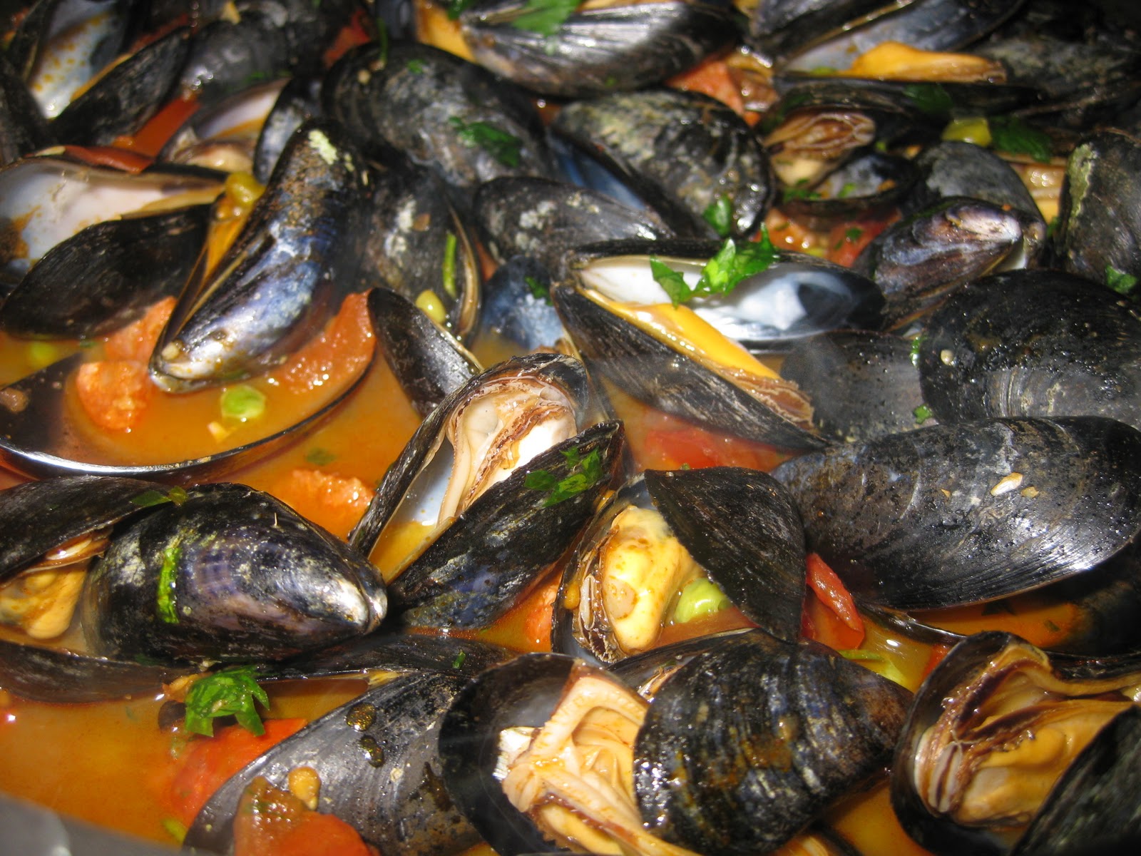 Food and Biscuits: Saturday night Moules et Frites (recipe alert)