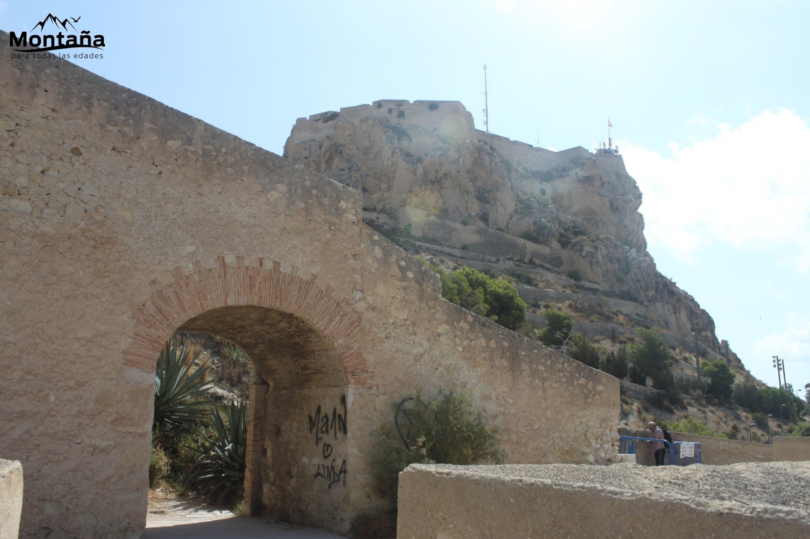 MONTAÑA PARA TODAS LAS EDADES: El Castillo de Santa Bárbara (Alicante).