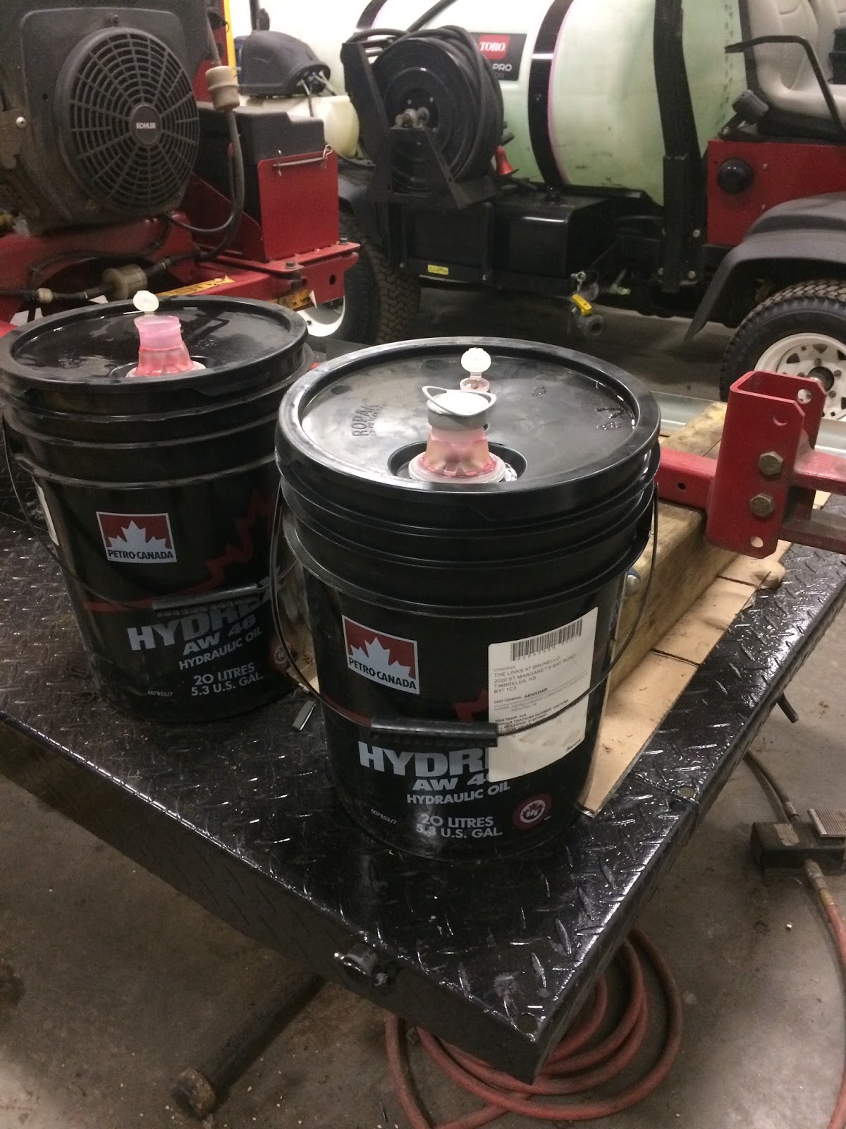 Bobs Shop: Detrailered Toro pro force blower