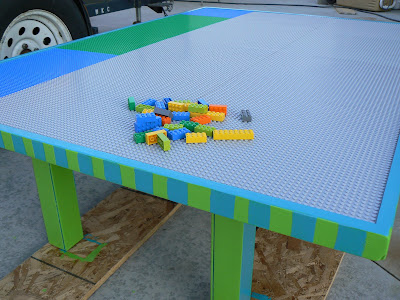 The Creative Homemaker: LEGO Table