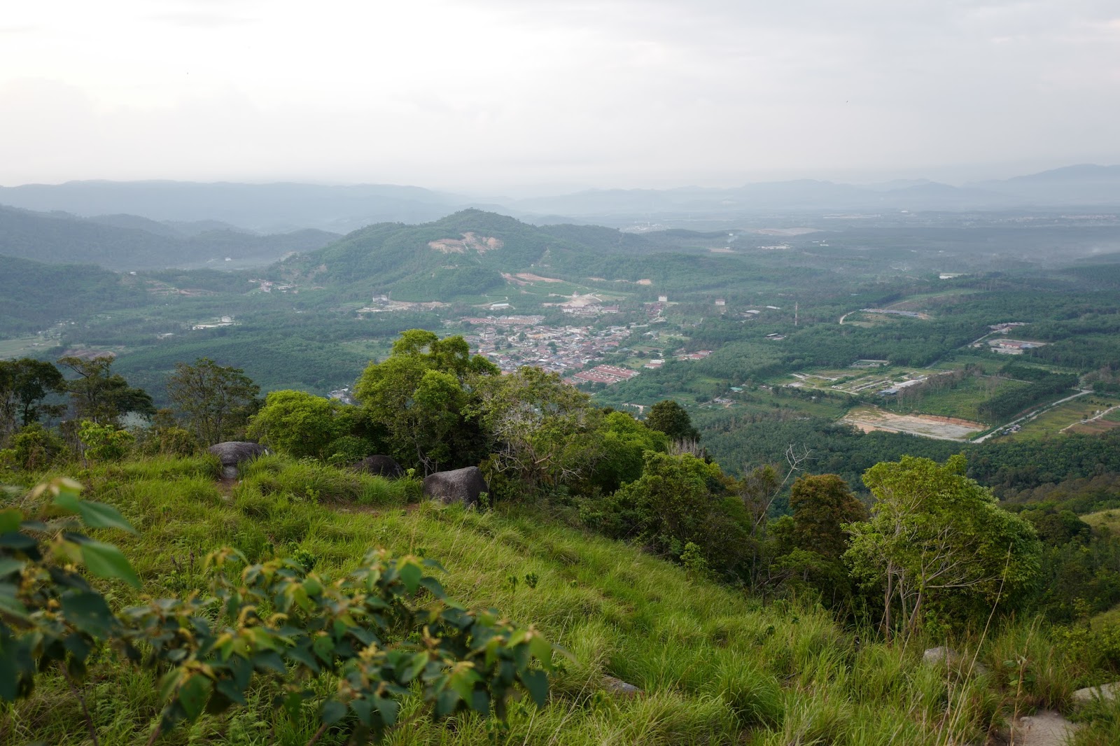 JE TunNel: BROGA HILL Dawn Hike and SAK DATO TEMPLE Exploration!