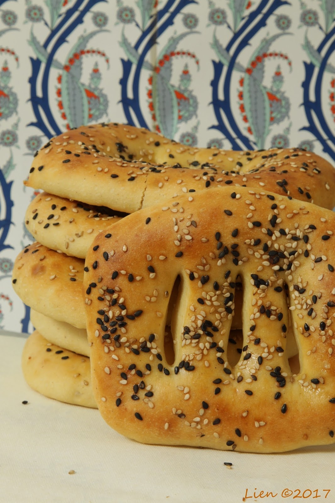Notitie van Lien: Bread Baking Babes bake Shubbak el-Habayeb.