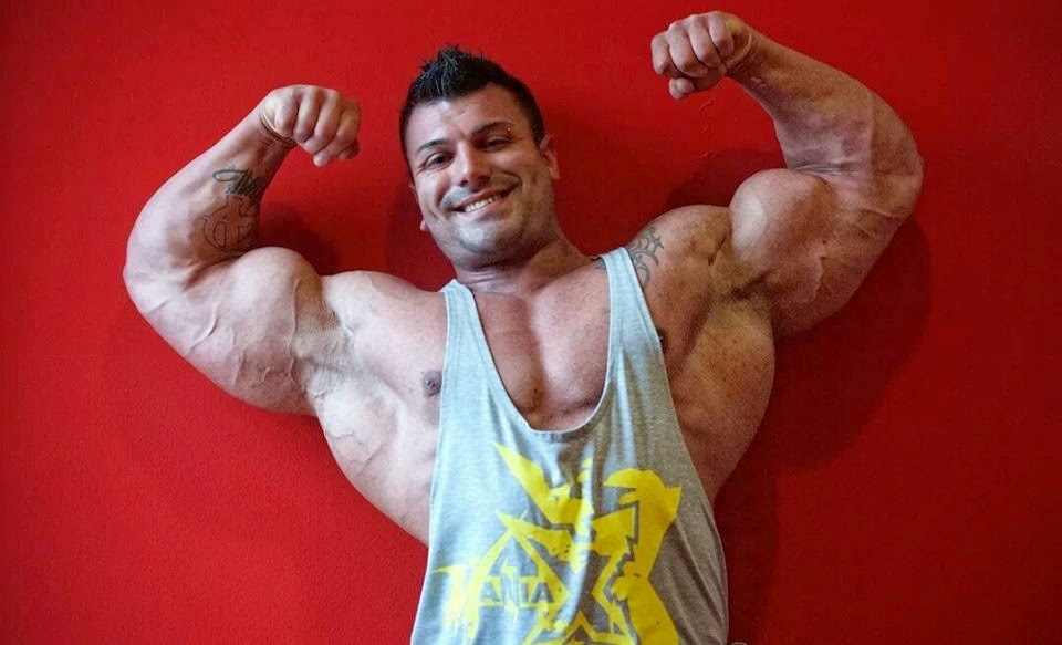 world bodybuilders pictures: roman musclesman lorenzzo flipi