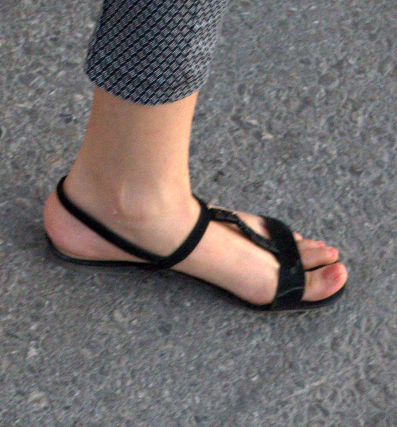 candid turkish girls feet: sexy turkish lady candid pretty feet and face