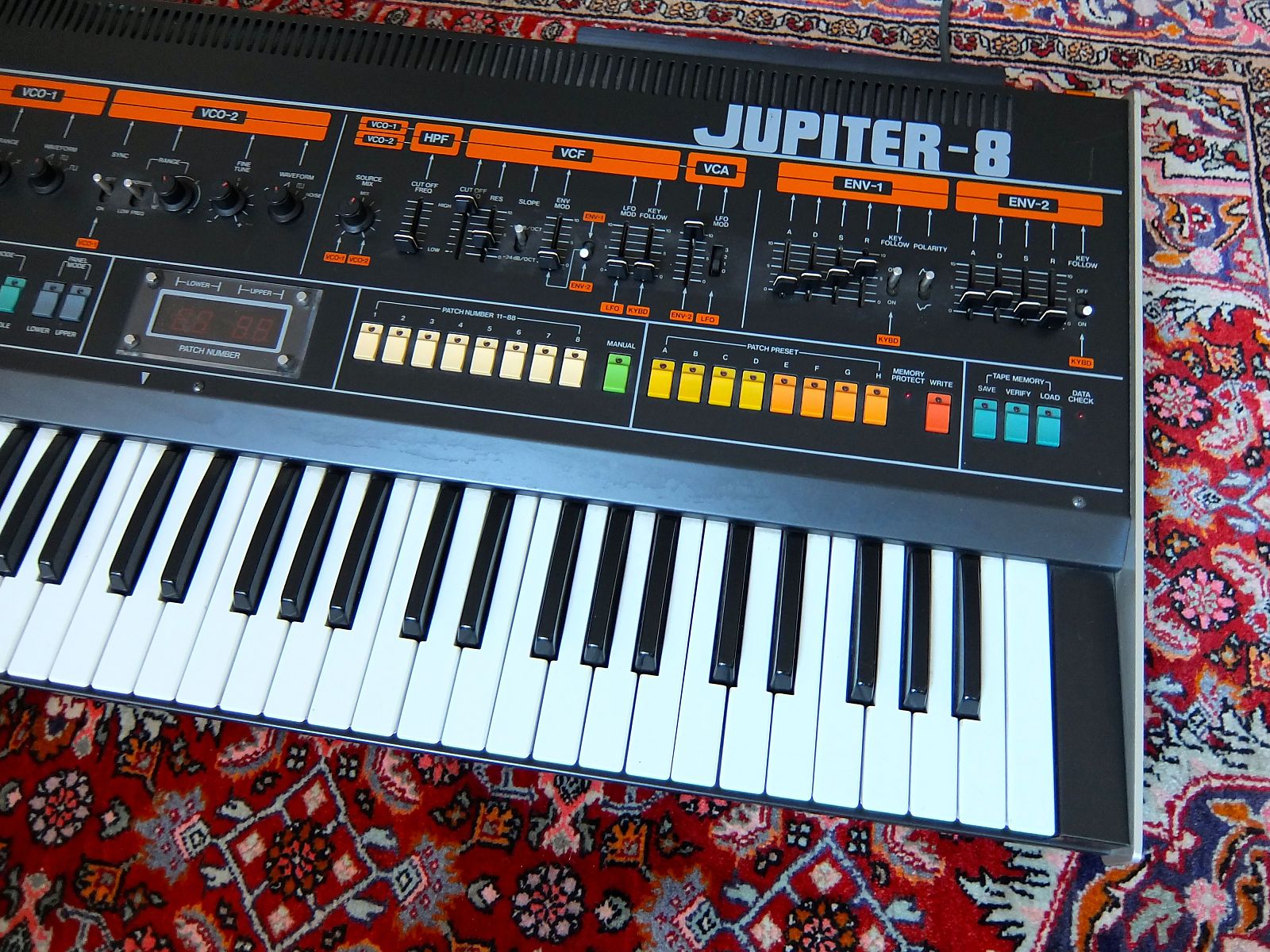 MATRIXSYNTH: Roland Jupiter 8 SN 070418