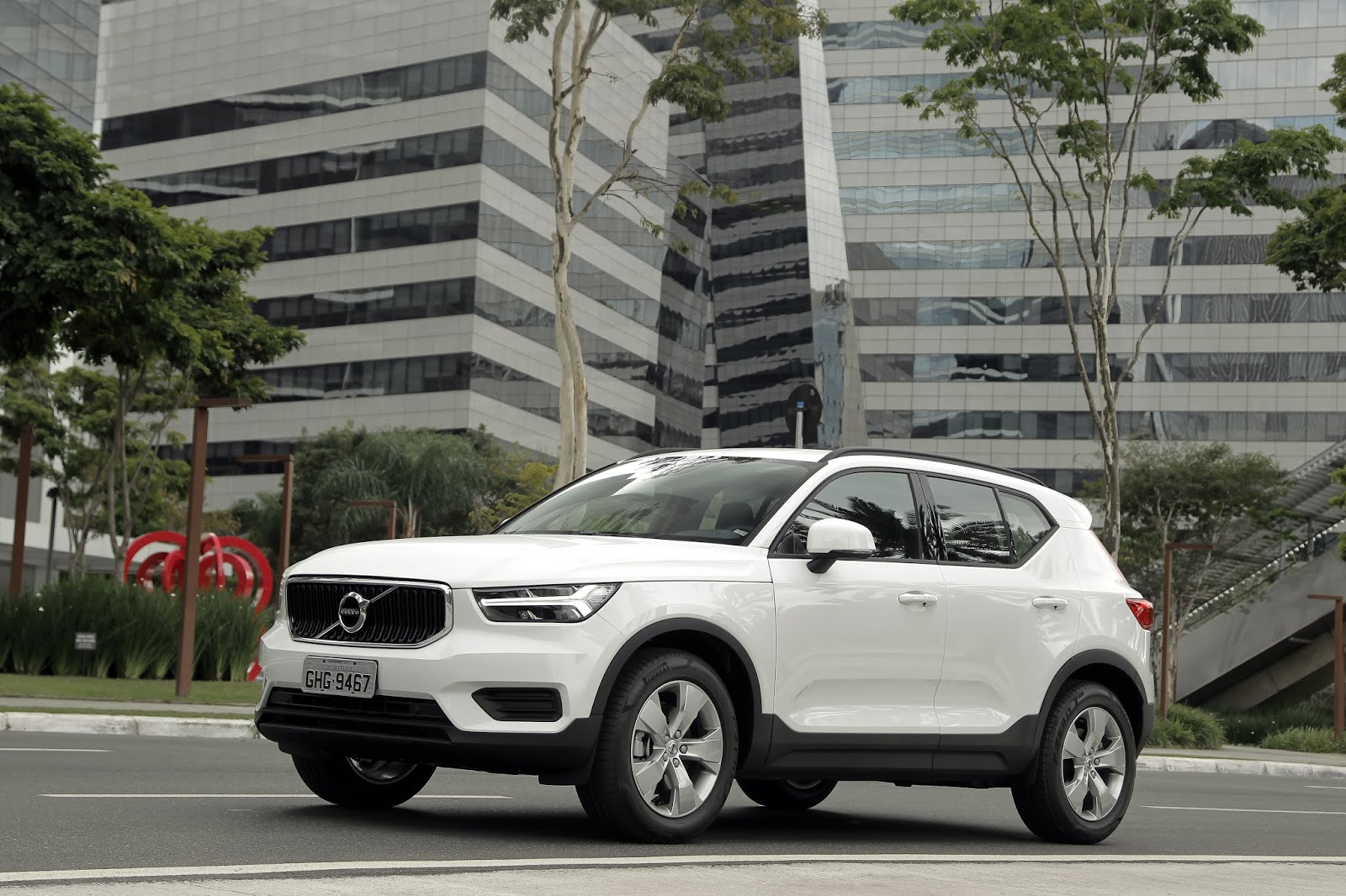 Volvo lança versão T4 do XC40 no Brasil - preço R$ 170 mil