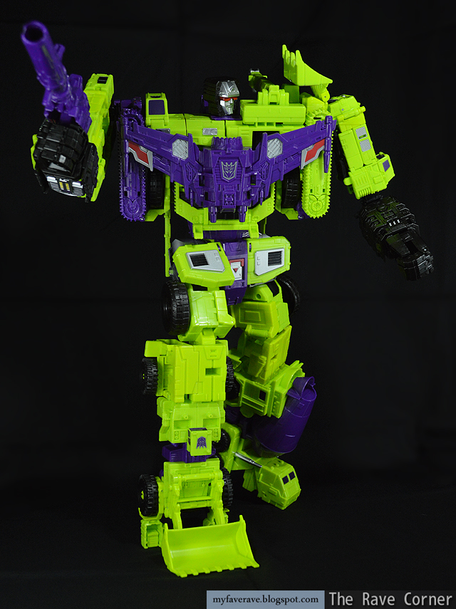 The Rave Corner: Transformers Combiner Wars Titan Class Devastator Review
