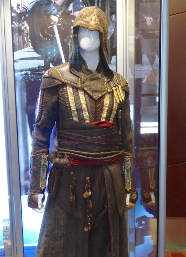 Hollywood Movie Costumes and Props: Michael Fassbender's Assassin's ...