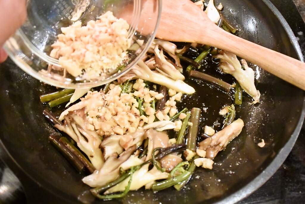 Recipes for Tom: Maitake to warabi no gorugonzoora pasta / pasta with ...