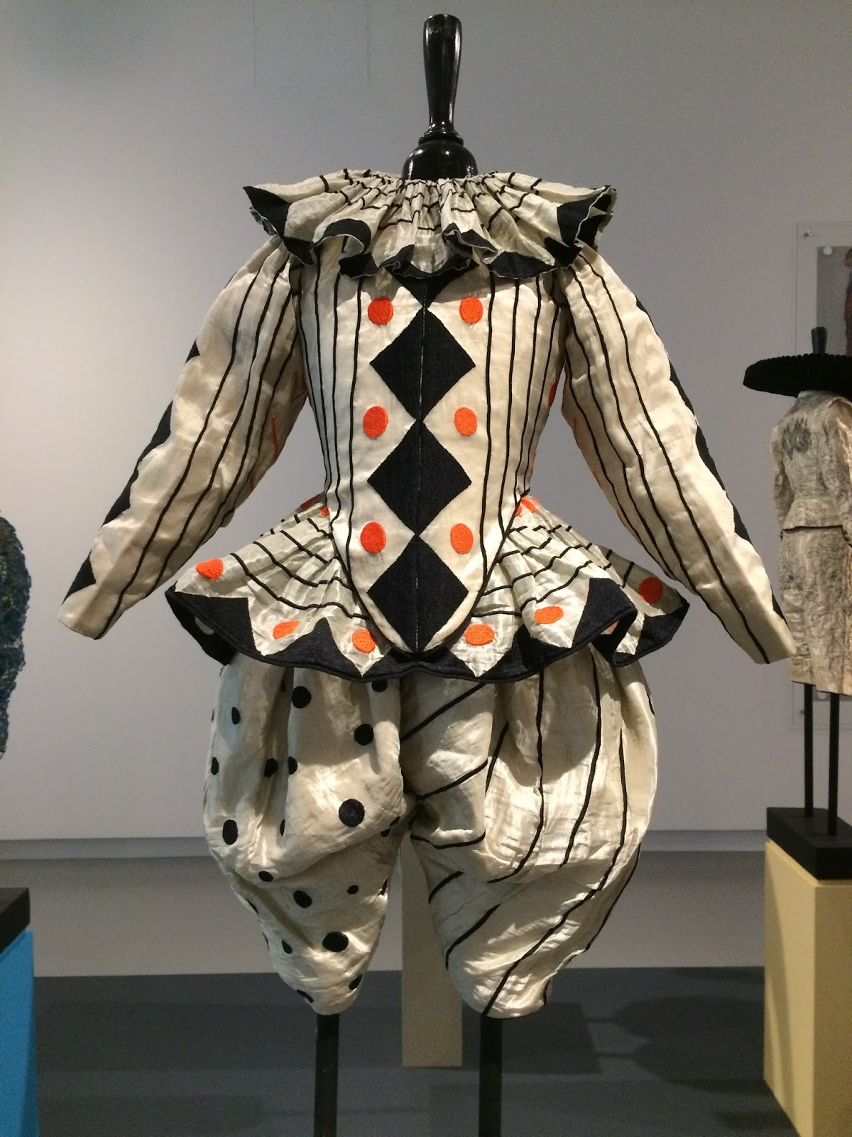 Pin by Brogan Honor on Character Design: Clothing/Armor in 2020 | Clown ...