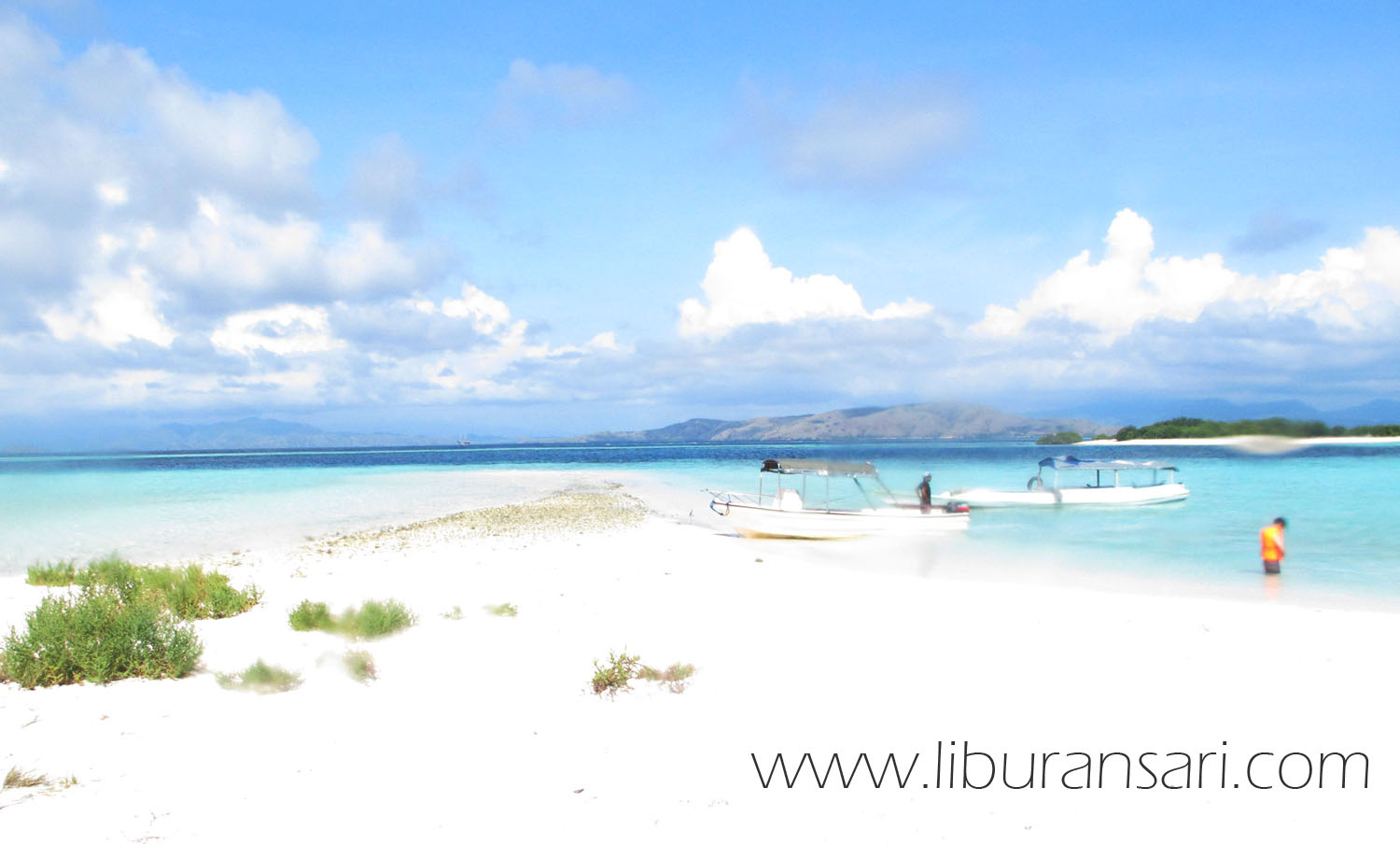 Uniknya Pulau Pasir Taka Makassar, Flores | Beyond Vacation