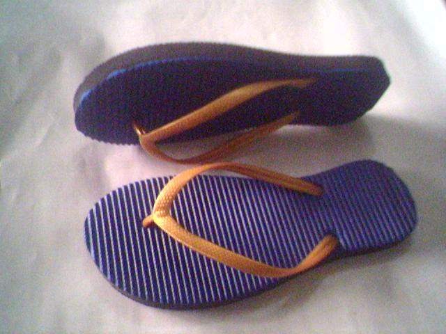 Ide Populer Gambar Sendal, Motif Masa Kini!