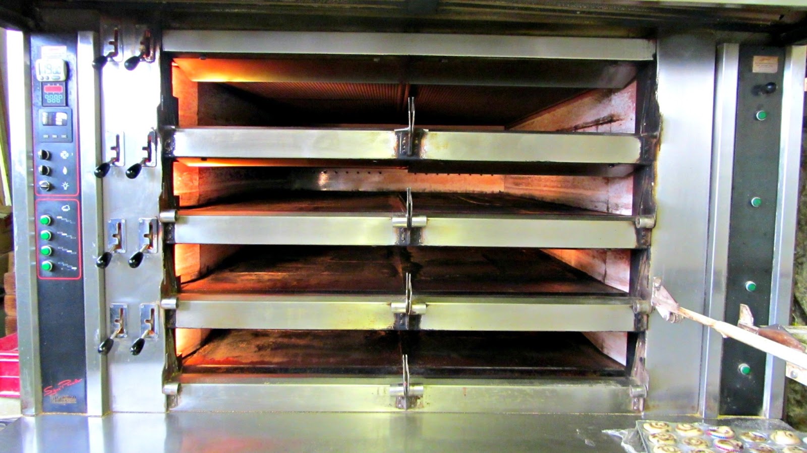 The Confectionery Corner: Black Lab Bakery: Bread Heaven