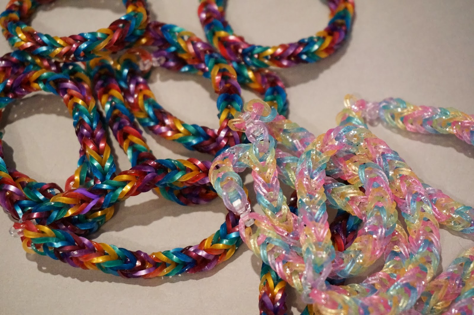 cats-on-the-homestead-rainbow-loom-bracelet-school-valentines-with