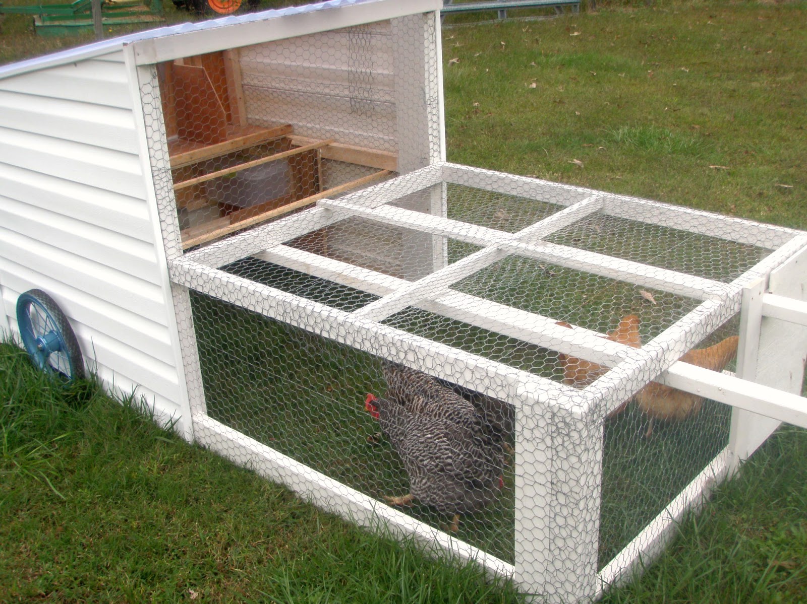 The Homesteading Maven: Mobile Chicken House