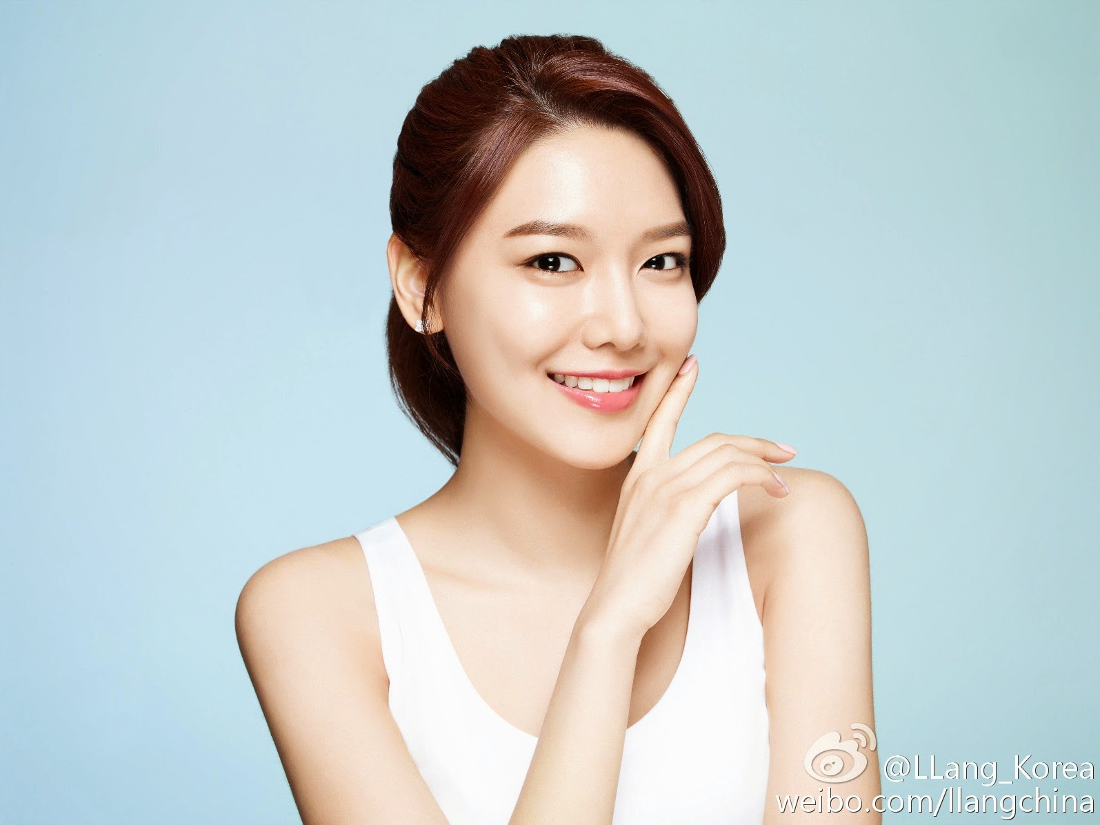 Girls' Generation's lovely SooYoung for 'Llang' cosmetics - Wonderful ...