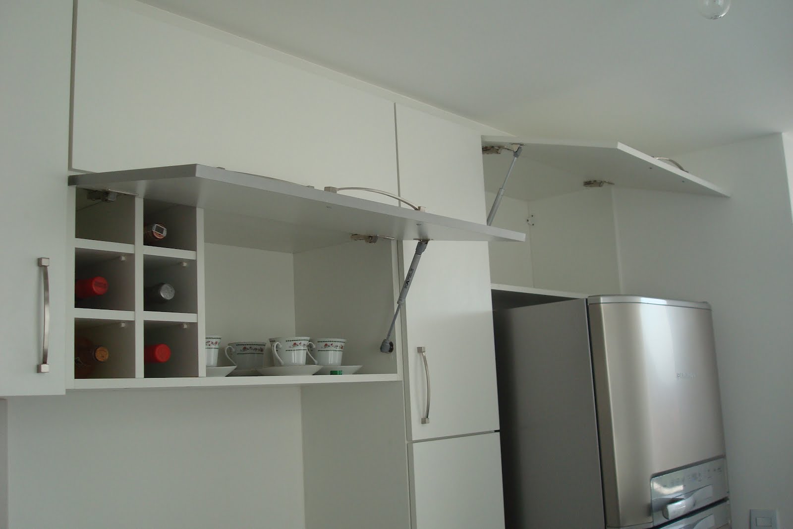 Cozinha branca 100% MDF com detalhes em inox. | Blog Privilege