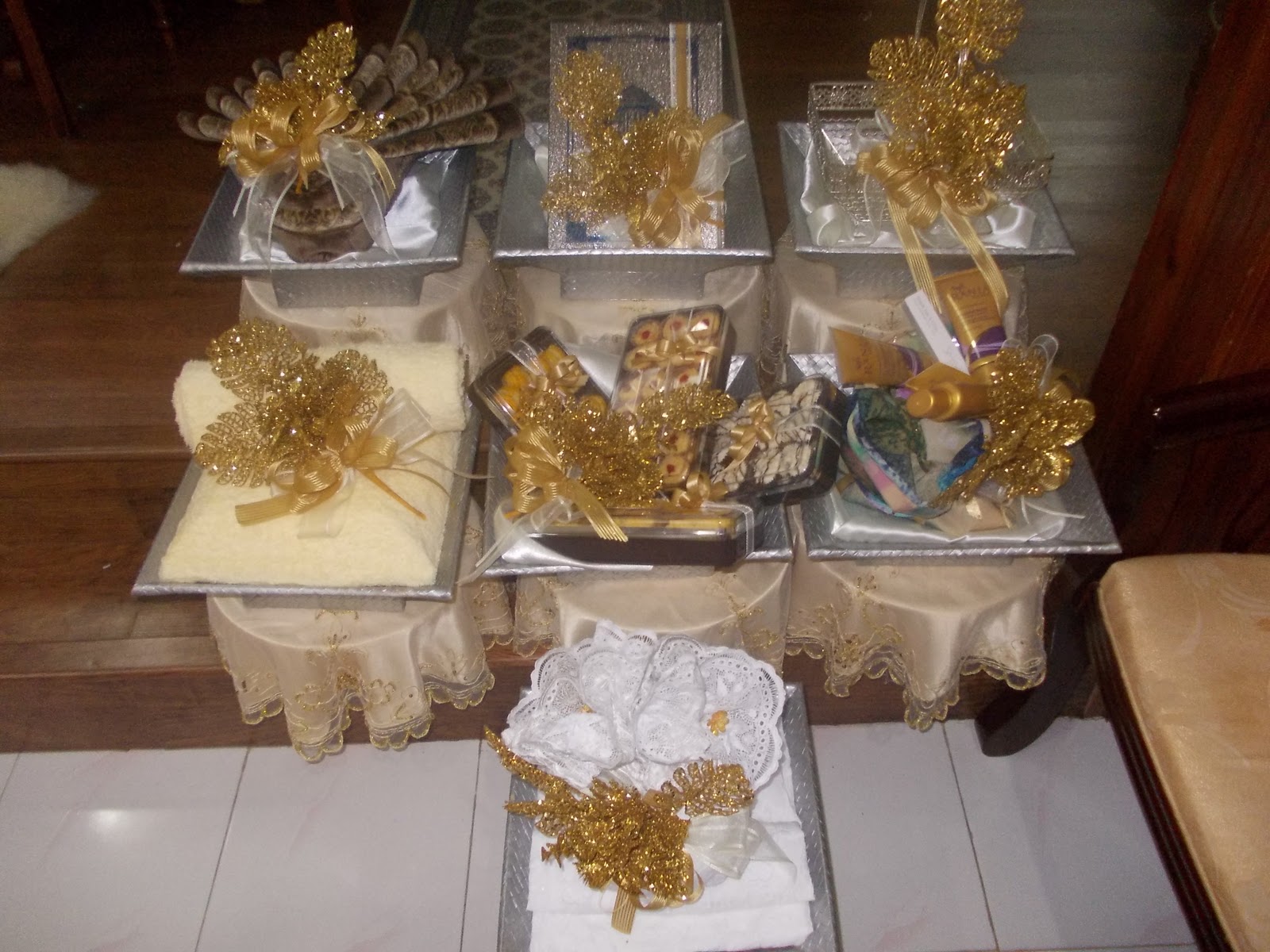 Wedding @ SimpulKasihDesign: HANTARAN WARNA GOLD