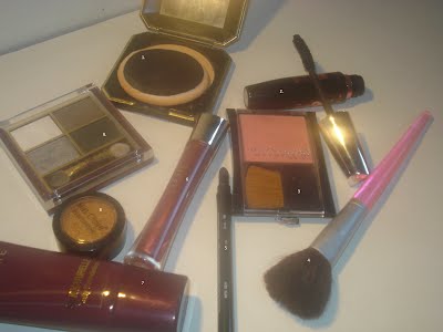 Warflower: Portable makeup essentials