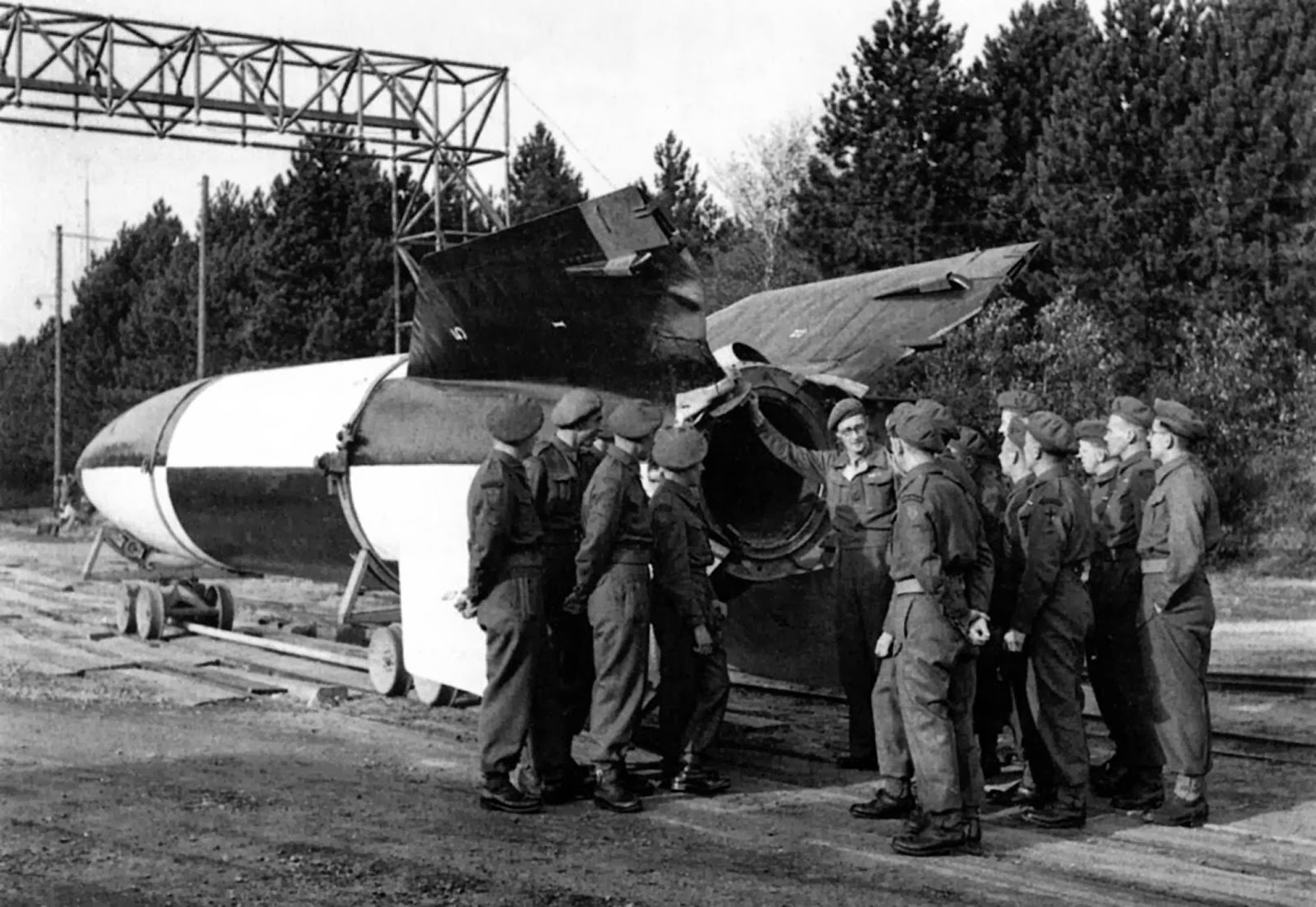 World War II Pictures In Details: British gunners of the Royal ...