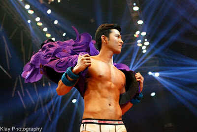 Absolutely Men: Absolutely Hot: Alex Castro on Bench Universe 2012