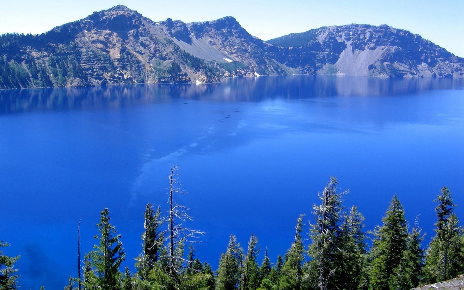 IMAGENES DEL AGUA EN LA NATURALEZA: IMAGEN DE LAGO AZUL BAJO LOS ABETOS