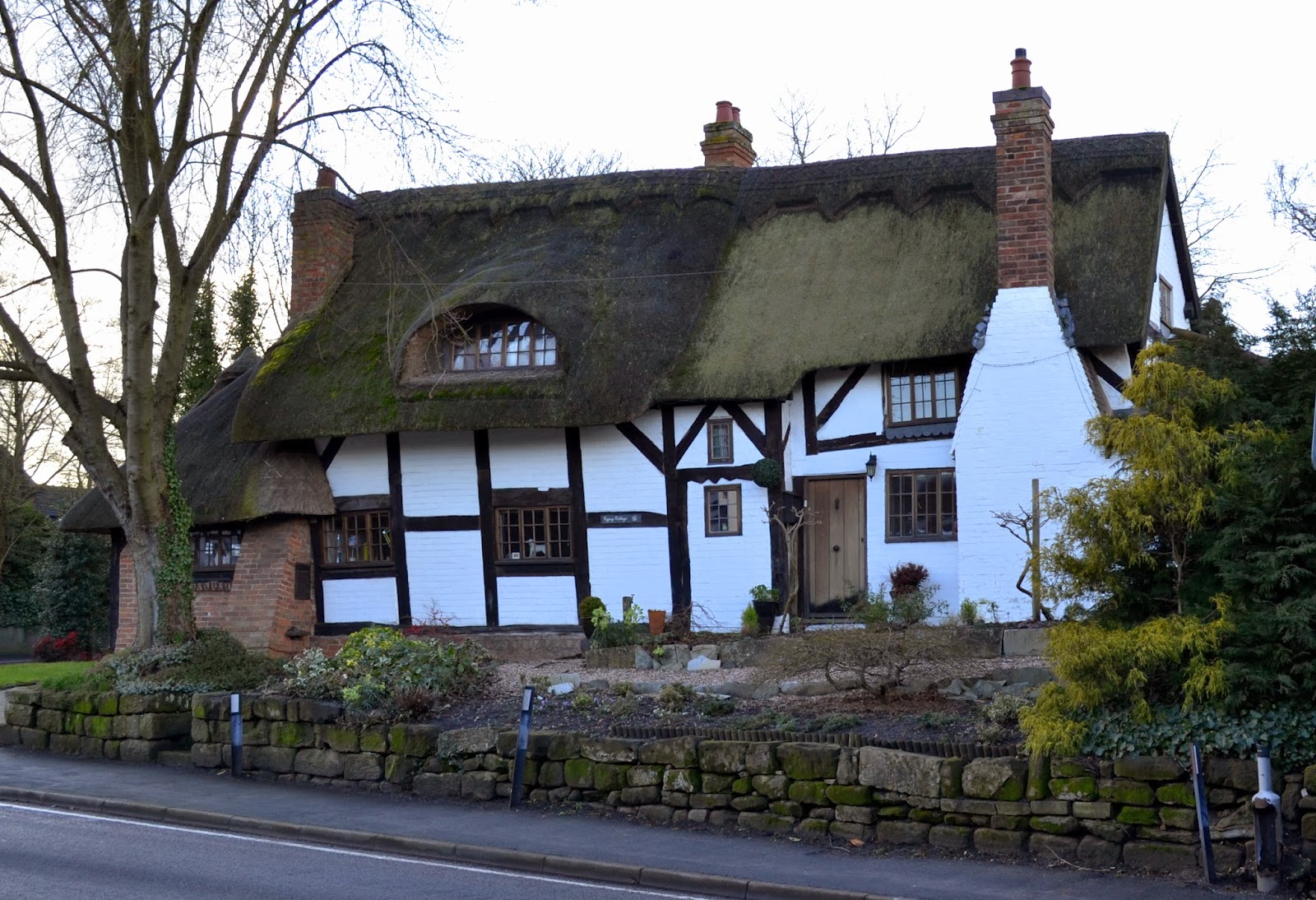 Today Around Coventry: Thatched Roof Thursday #60 - Leek Wootton