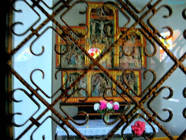 Ik zie roze olifantjes...: Het altaar van Hachiville