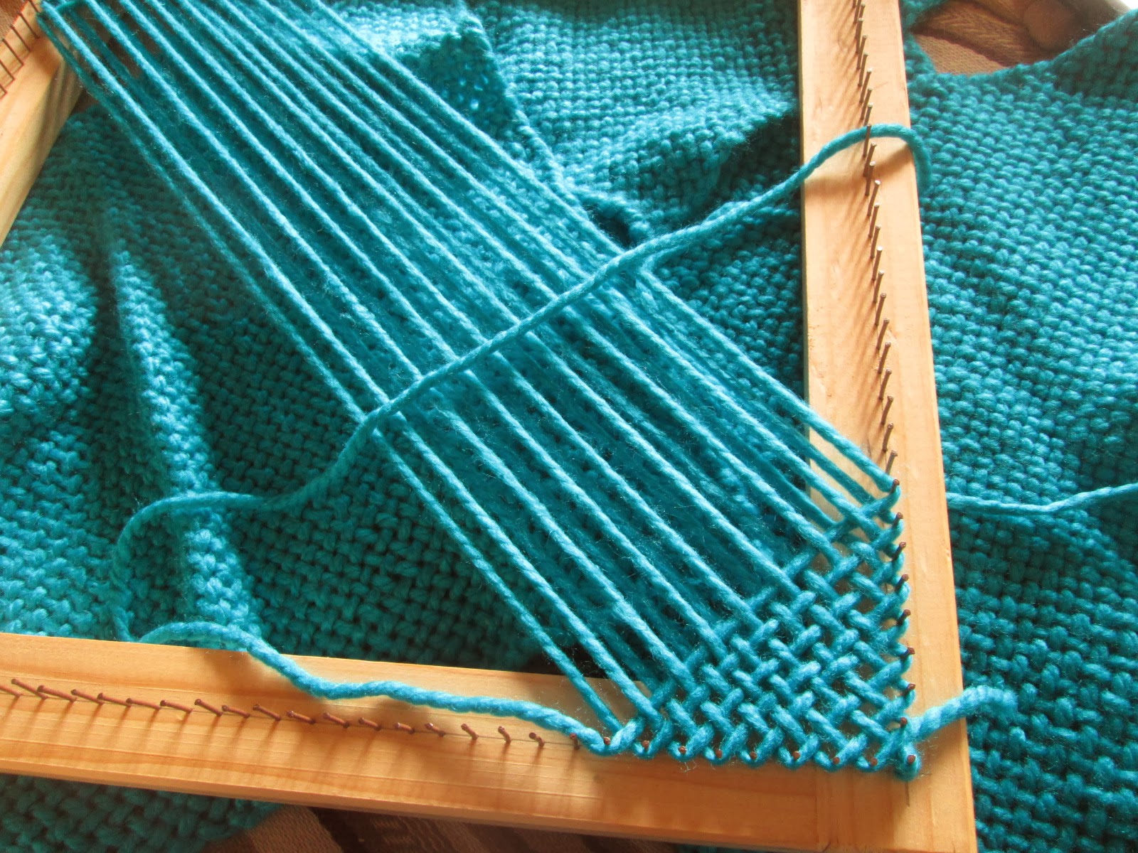 Poncho Azteca, telar y crochet.