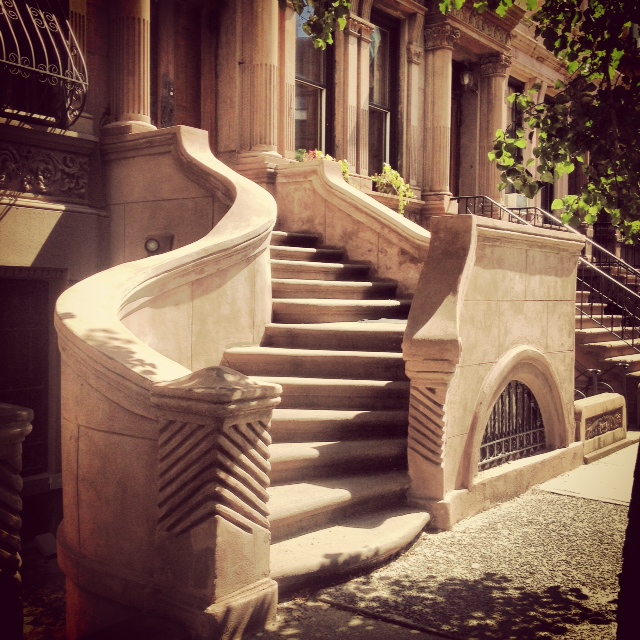 H A R L E M + B E S P O K E: ☞ ARCHITECTURE: A Curved Brownstone Stoop