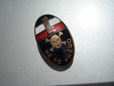 Kriegsmarine: Distintivo "Me ne Frego" con Fascio