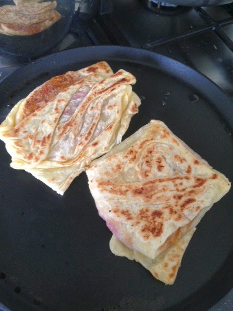 Ma cuisine d'ici et de là-bas: Mhadjeb - Crêpes à la semoule farcies ...