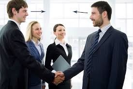 How to use eye contact properly for success - DISCOVER your self