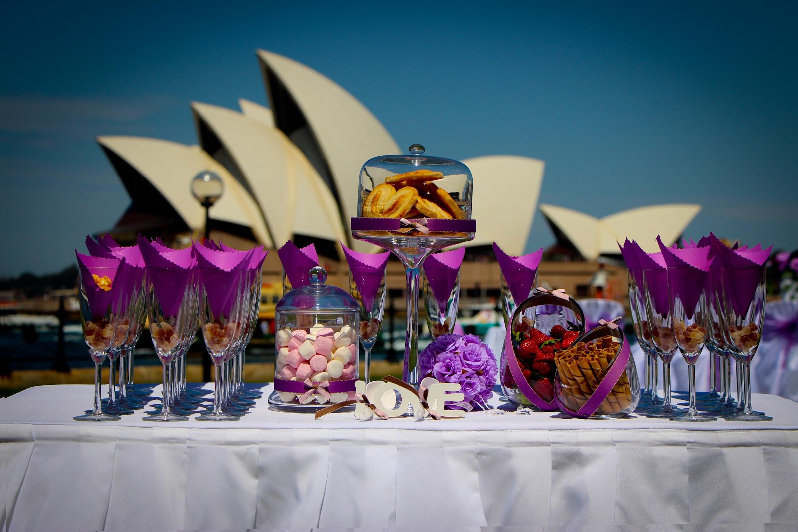 Go Wedding: Outdoor Candy Bar setup