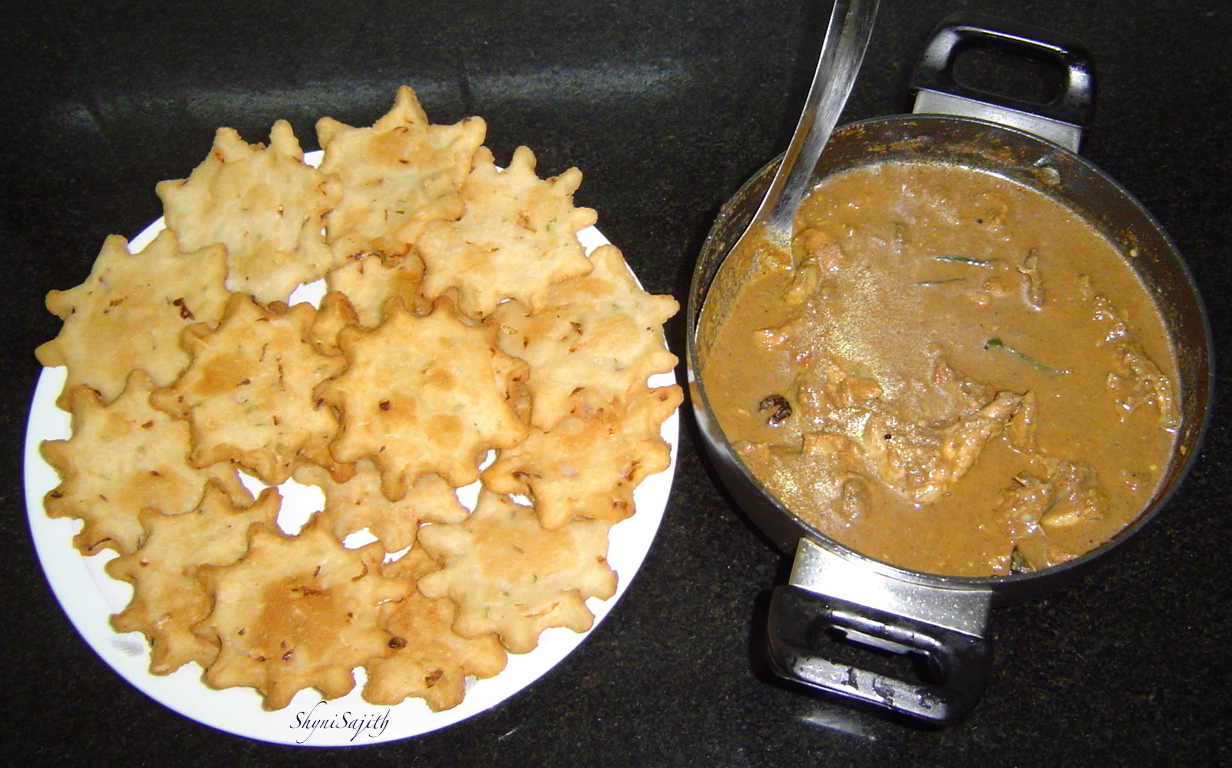My Cooking Experiments.........: Ney Pathiri / Ney Pathal ( Deep Fried ...