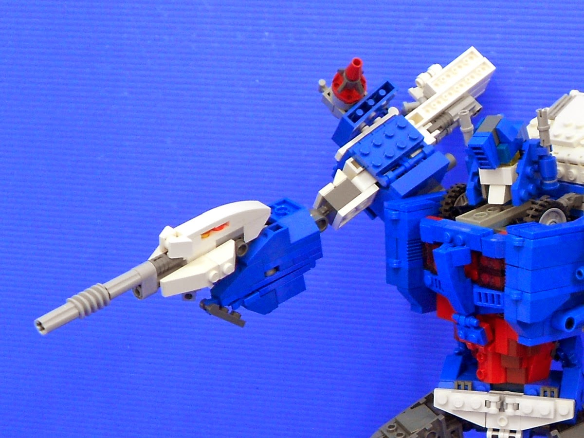 Alanyuppie's LEGO Transformers: LEGO Ultra magnus: Part 3 of 3 (Robot mode)