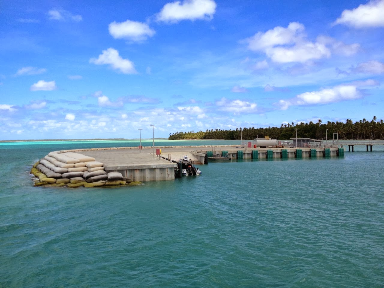 Container shipping at small, isolated Islands: Cocos (Keeling) Islands