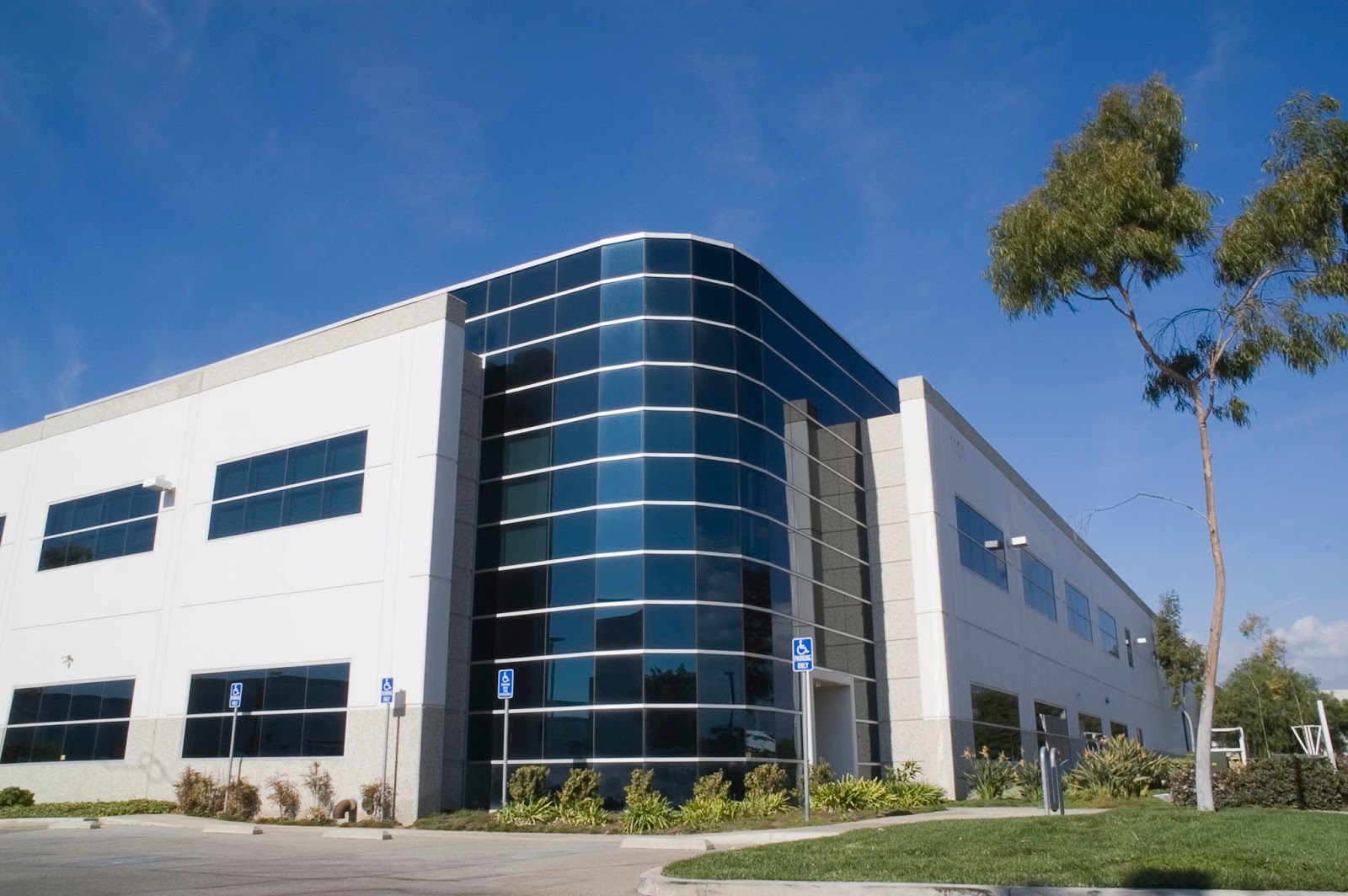 Phil's Main Roofing: How To Tell If Your Commercial Building Needs Help ...