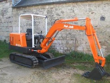 Maarakennus koneita.: Pel-Job mini kaivuri Osa-1
