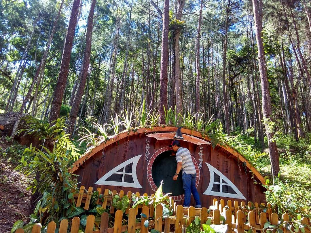 Rumah Hobbit di Seribu Batu Songgo Langit, Dlingo, Bantul