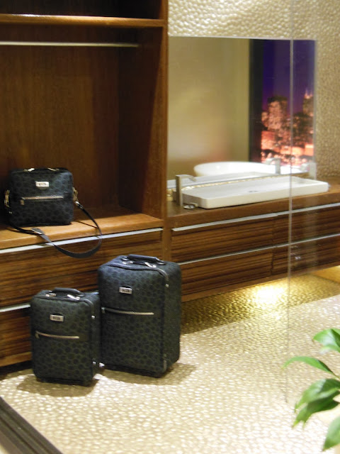 Whimsy Cottage Minis: Hotel Roombox by Paris Renfroe